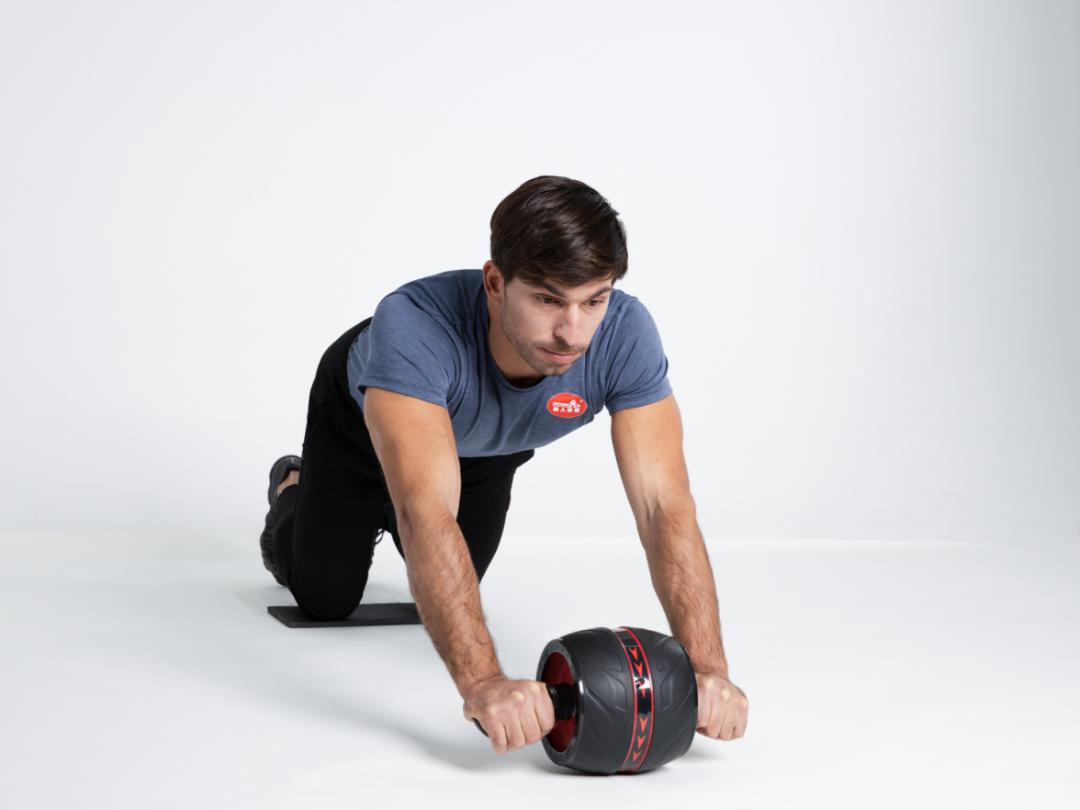 How to use the abdominal wheel correctly to play a good figure - iNEWS