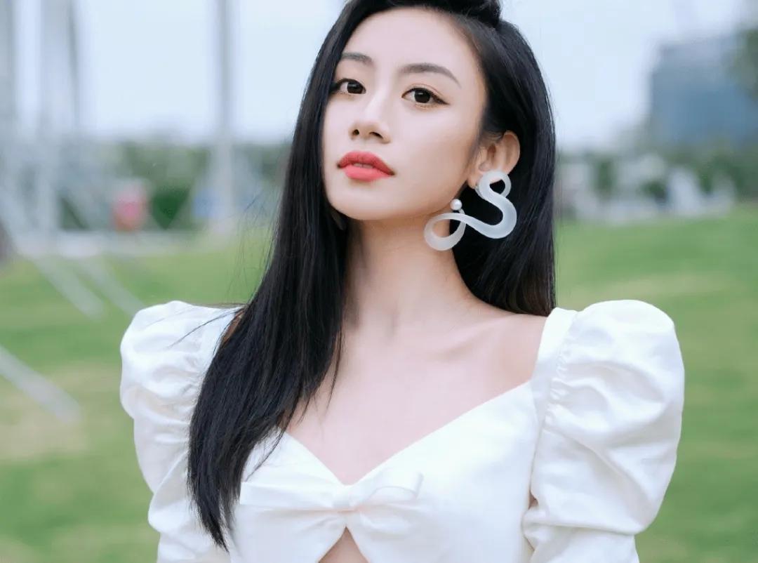 Sexy, charming and compelling Wu Keyue's photo - iMedia