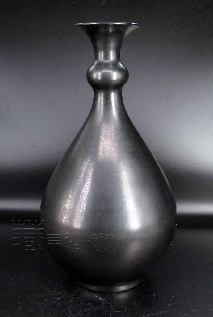 Appreciation of the rare Northern Song Dynasty "Ru Kiln Black Glazed ...