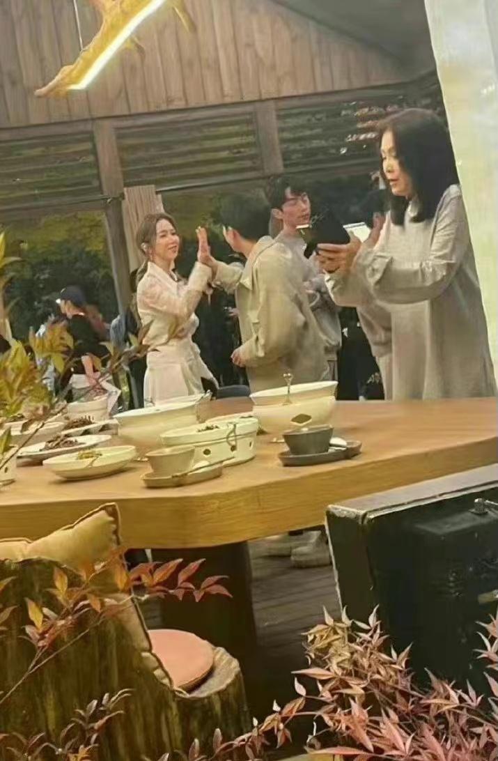 Zhou Shen, Deng Ziqi's "Time Concert 2" was exposed by Reuters, and the ...