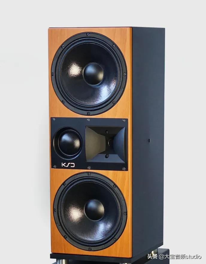 KS Digital A500 - Active 3-way main monitor speaker for all areas - iNEWS