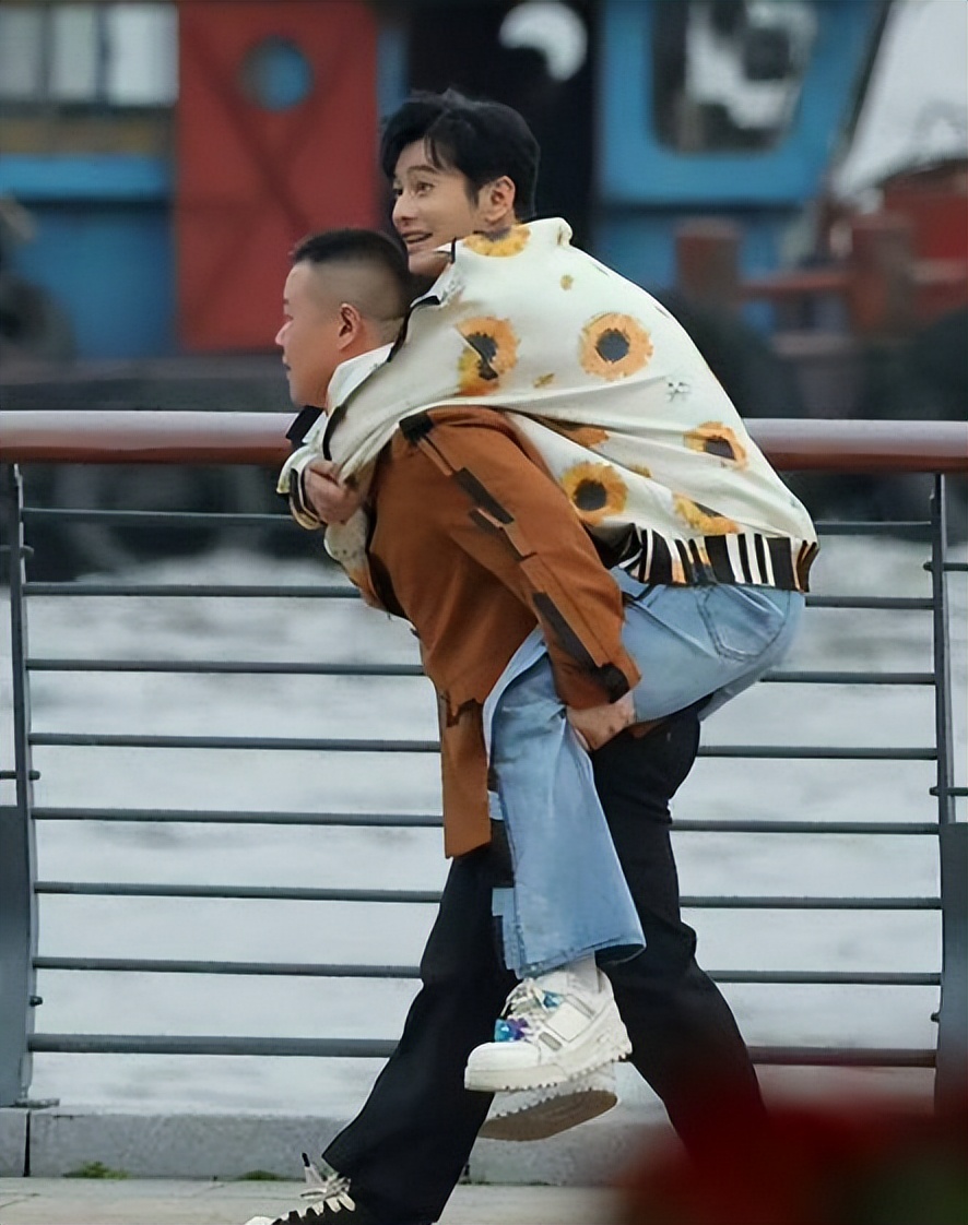 4 melons! Huang Xiaoming's love affair is real, Huo Jianhua comes back, Qin Lan admits - iNEWS