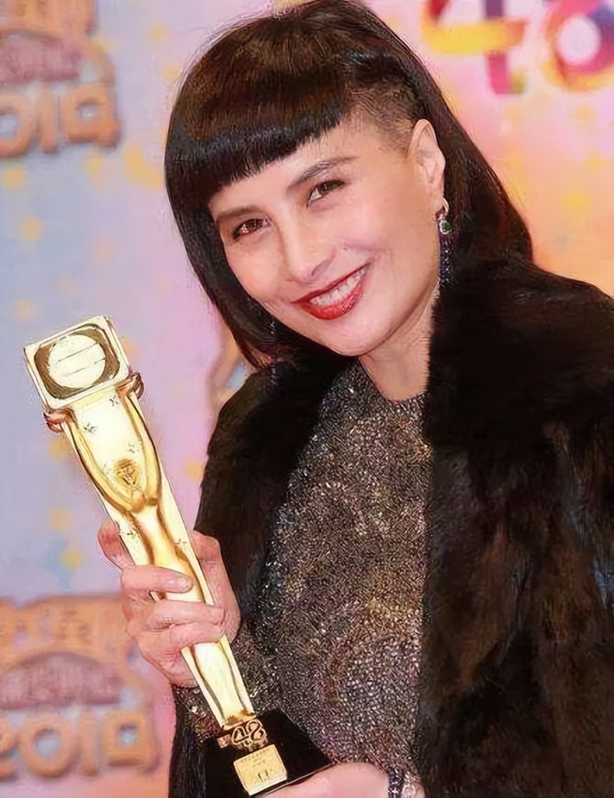 He Chaoyi, a maverick rich second generation - iNEWS