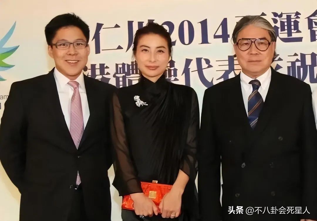 This photo of the Huo family's four fathers and sons shows the gap ...