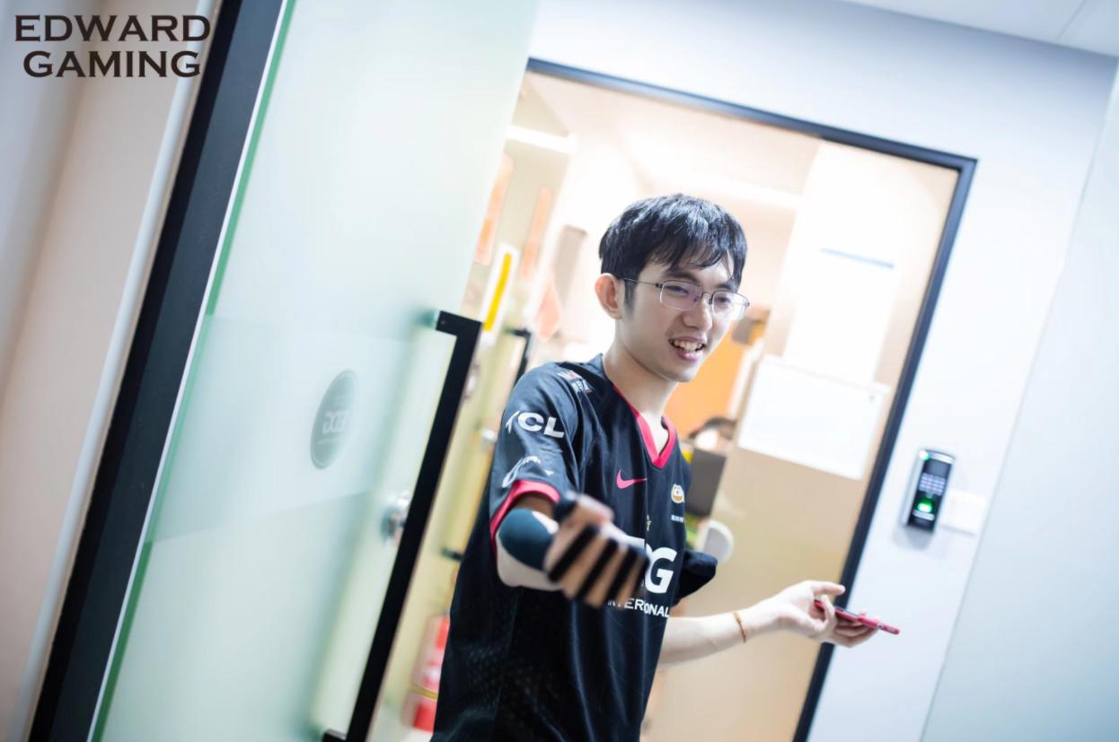 Theshy分數拉滿，EDG最平均，電競經理上線後，S冠戰隊評分圖火了 - 資訊咖