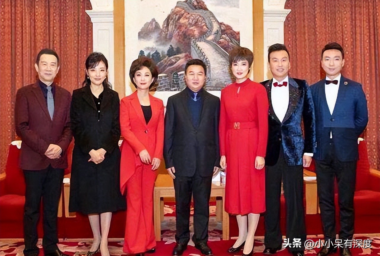 A recent photo of CCTV beauty anchor Zhang Lu, Zhang Lu in life is far ...