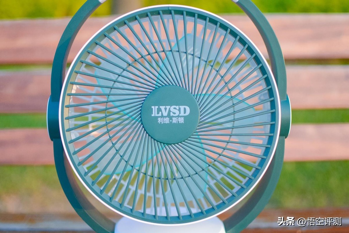 Good looks + built-in battery + circulating air: the first review of ...