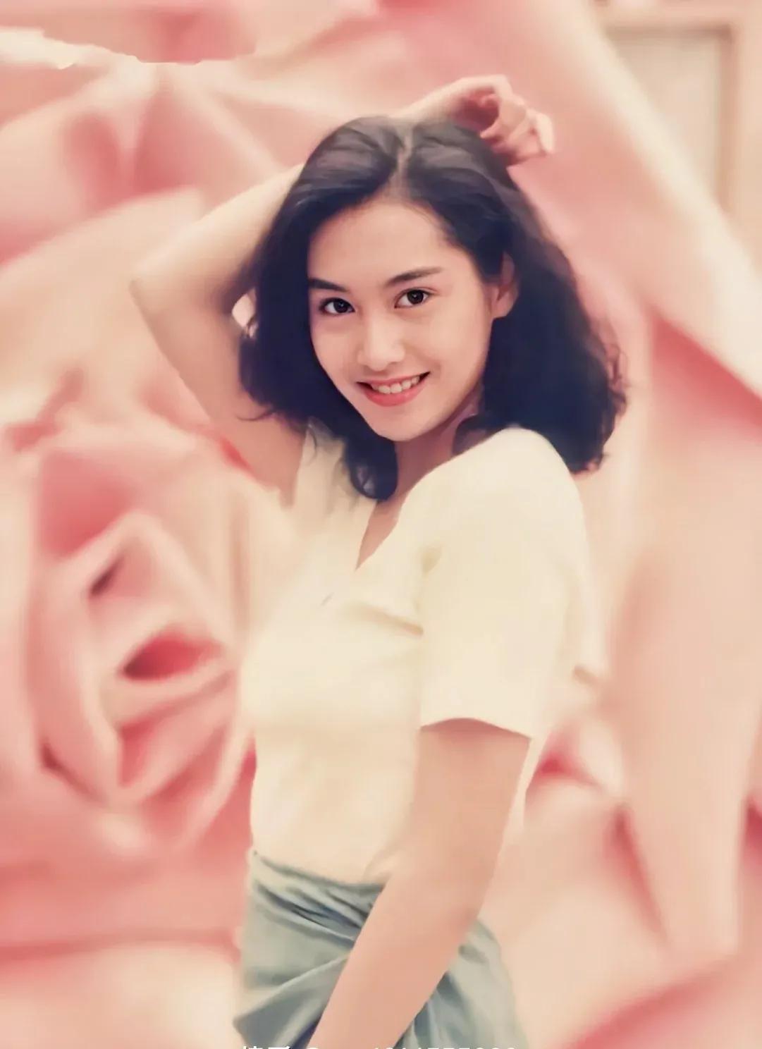 The young goddess (Zhu Yin) is pure and watery, as bright as the first ...