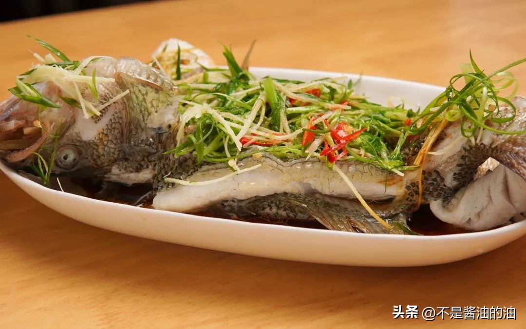 How to make steamed fish tender and delicious? If you learn this trick ...