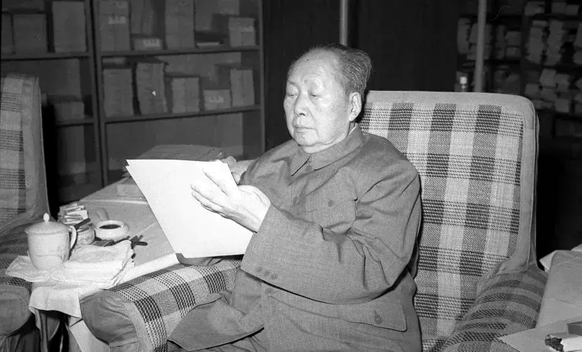 In 1973, Deng Xiaoping served as vice premier, Mao Zedong: I have two ...