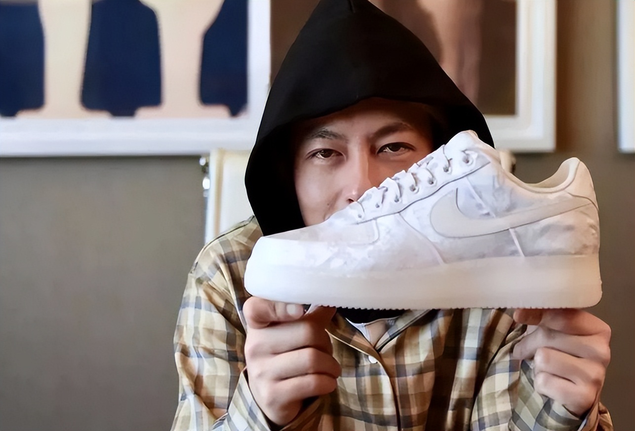 Edison Chen live broadcast Yin Yang Nike! Also gave shoes to backdoor ...
