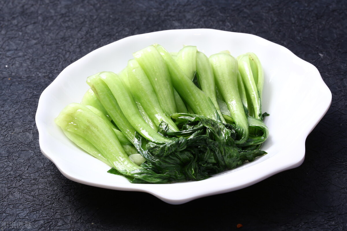 Make minced garlic Shanghai green, learn to fry it twice, the green is ...