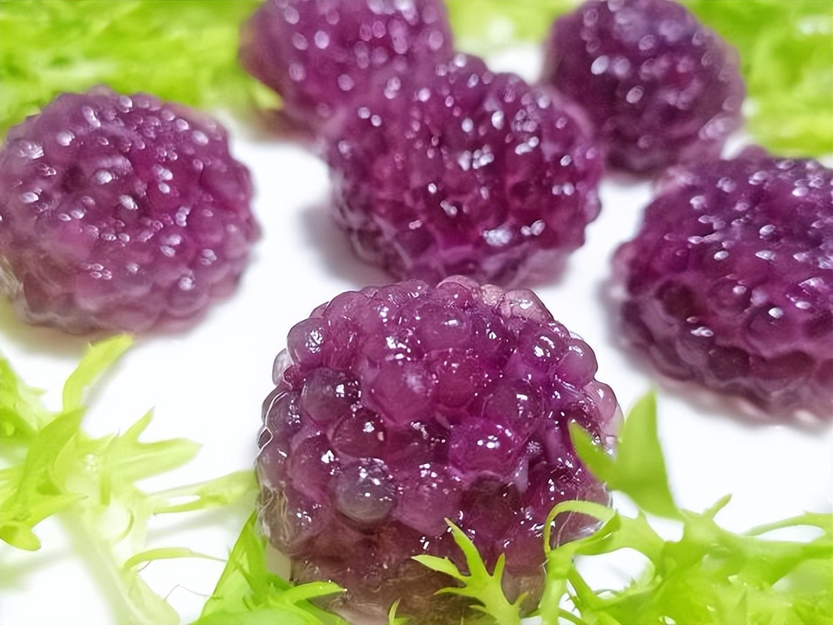Three kinds of crystal pastries: crystal osmanthus cake, purple sweet ...