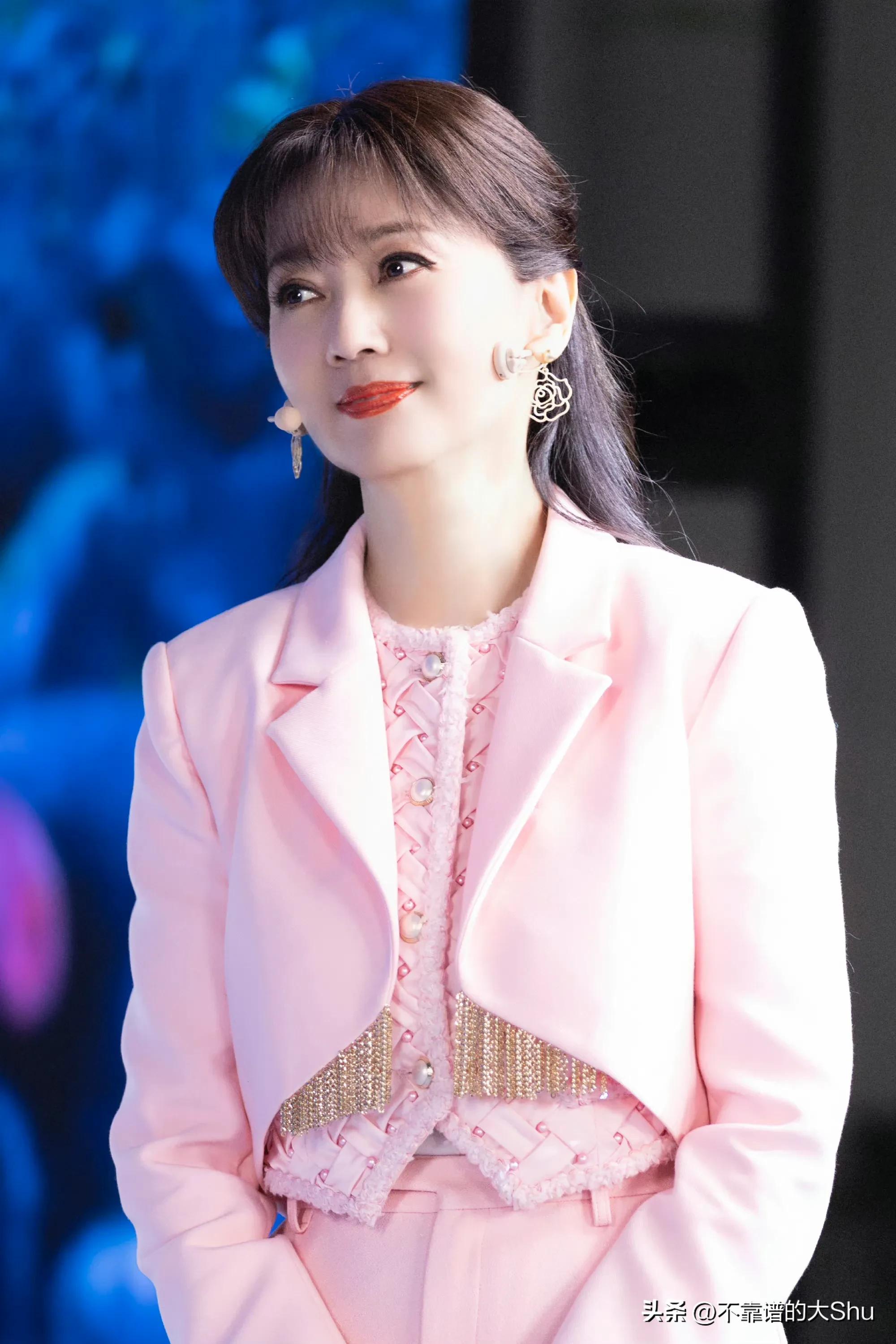 "Goddess of Frozen Age" Liu Yelin has an exquisite figure with smooth ...