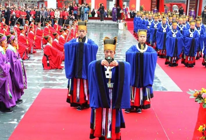 Kuang Heng: He is a prime minister by digging a wall and stealing light ...