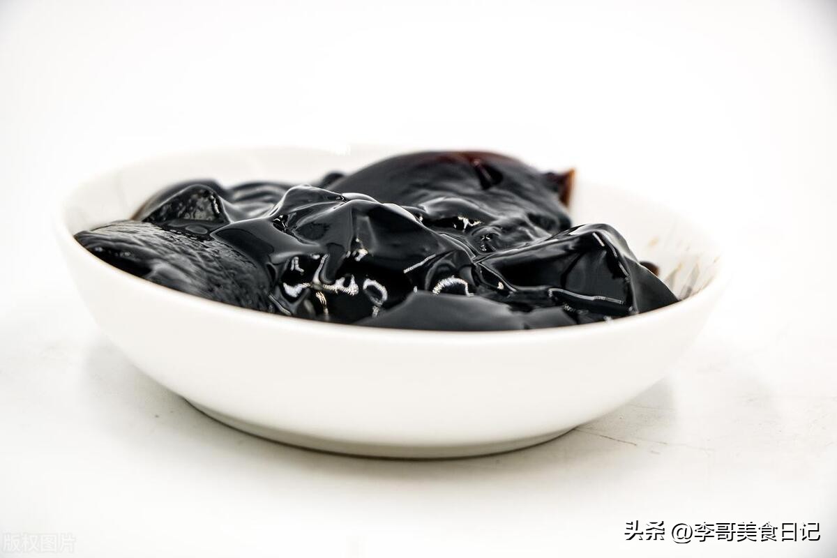 Guiling jelly is a delicious dessert with rich taste and unique aroma ...