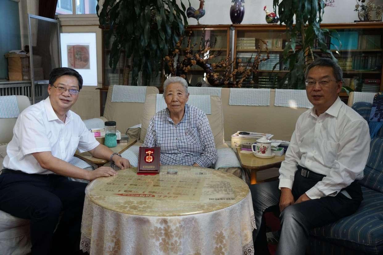 Han Zhijun: married Hua Guofeng at the age of 17, low-key and simple ...