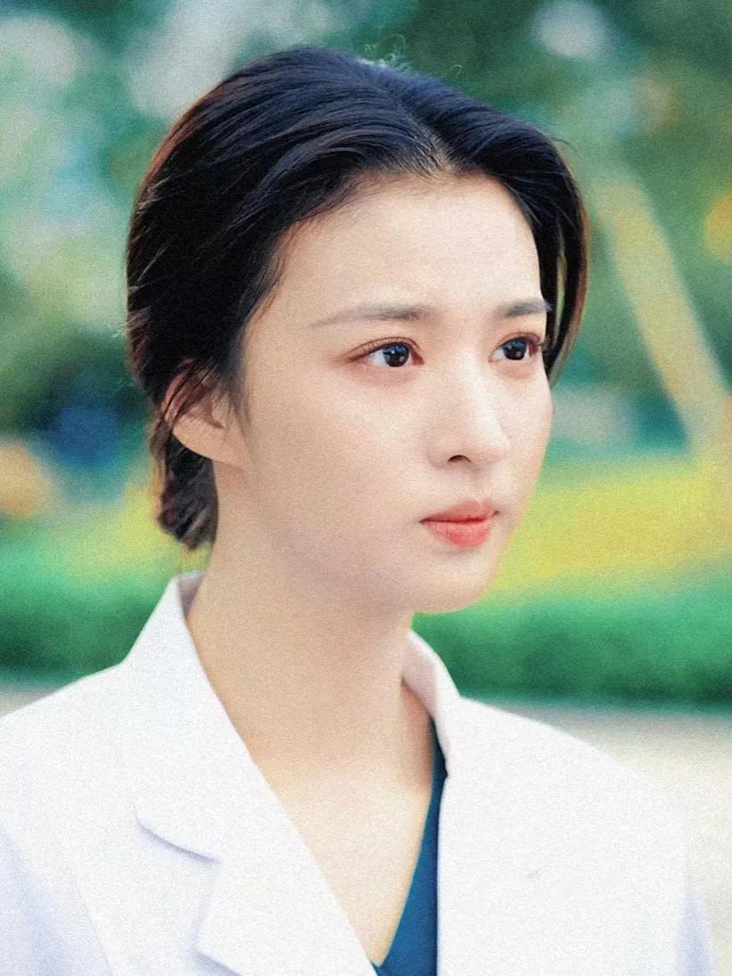 The actor Wang Churan is really the embodiment of a doctor, look at her ...