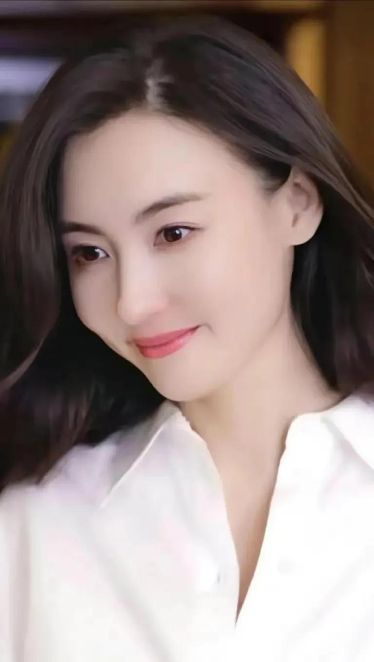 Mature and charming Zeng Li and Cecilia Cheung - iNEWS