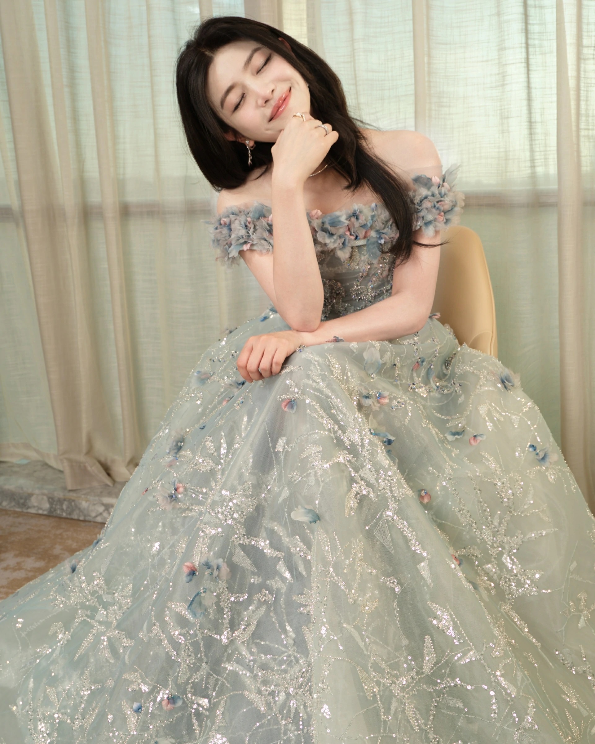 "Goddess" Chen Yanxi - iNEWS