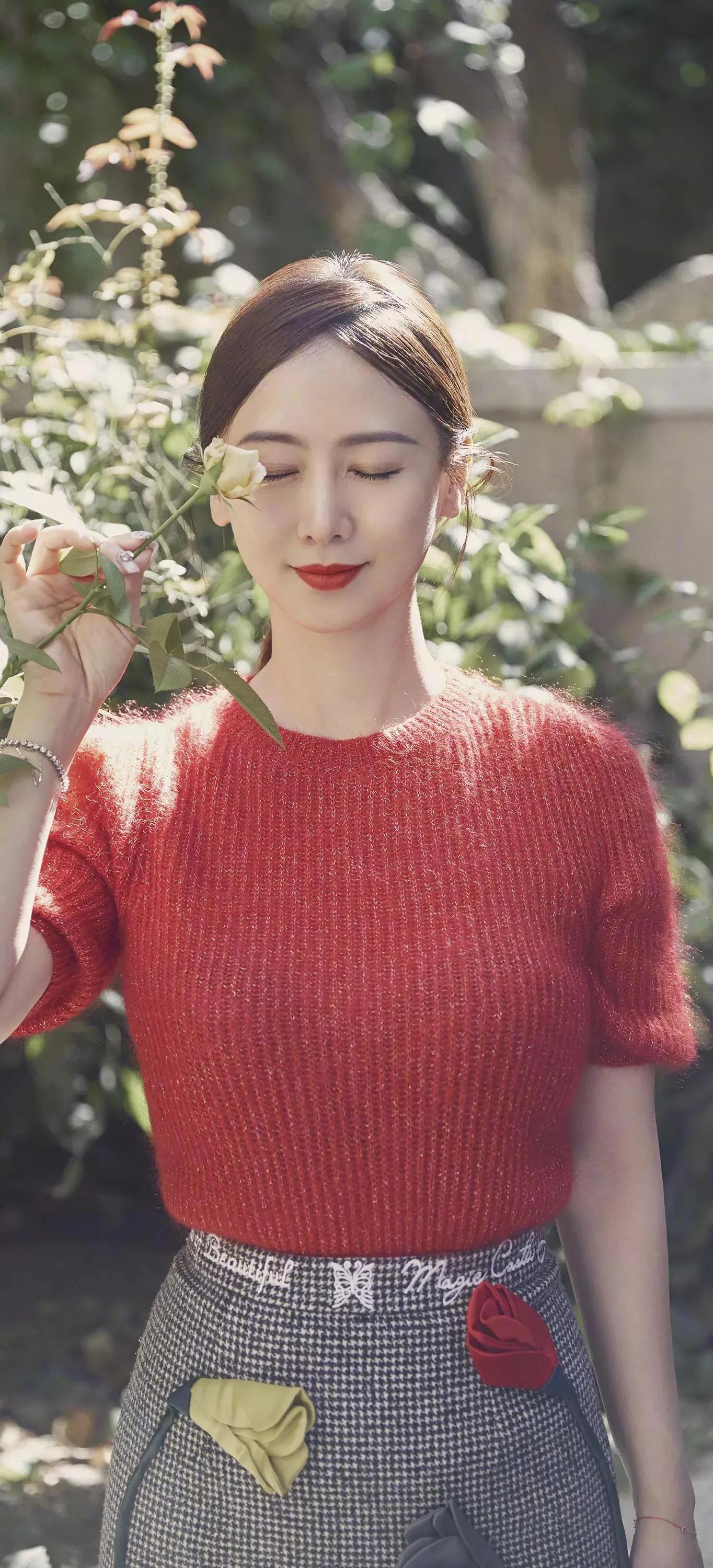 Elegant, intellectual and eye-catching - Weng Hong - iNEWS