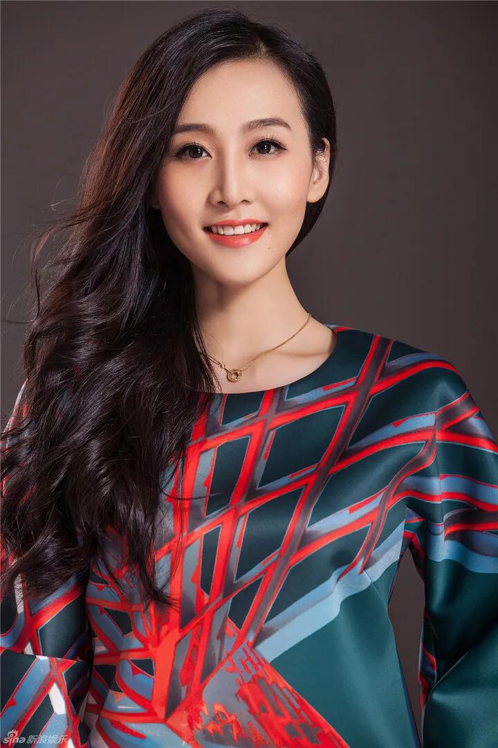 Qian Xuan's retro photo, romantic and elegant - iNEWS