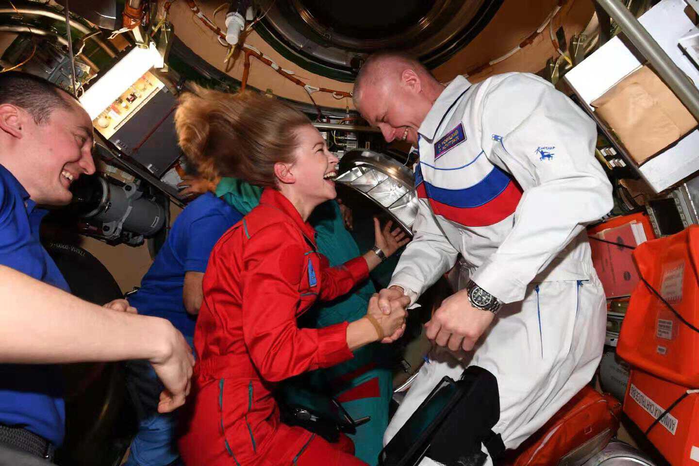 In the weightlessness of space, why does Jing Haipeng practice hard ...