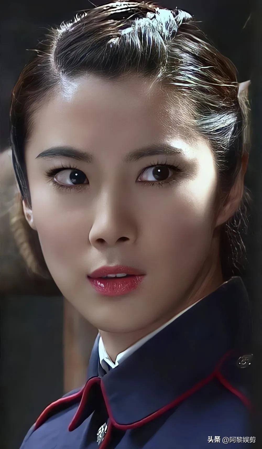 Wang Ke is very attractive in cheongsam, and even more beautiful in ...