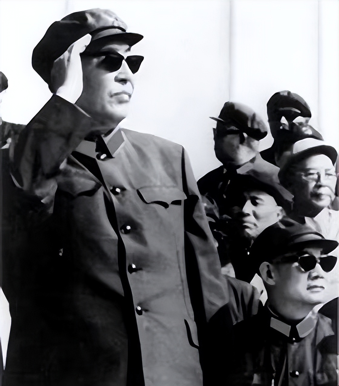 In 1979, the first thing after Geng Biao returned to the army, he gave ...