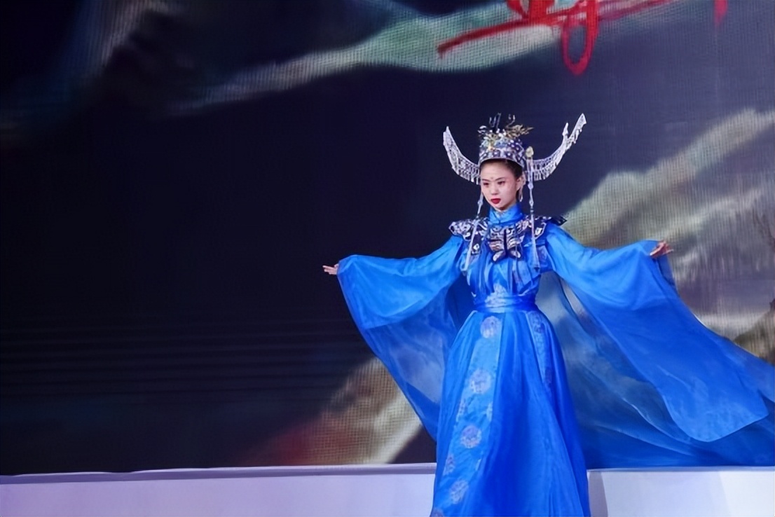 The Grand Canal - Suqin, a Chinese costume designer - iNEWS