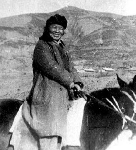 Li Zhen: From the child bride to the founding major general, she ...