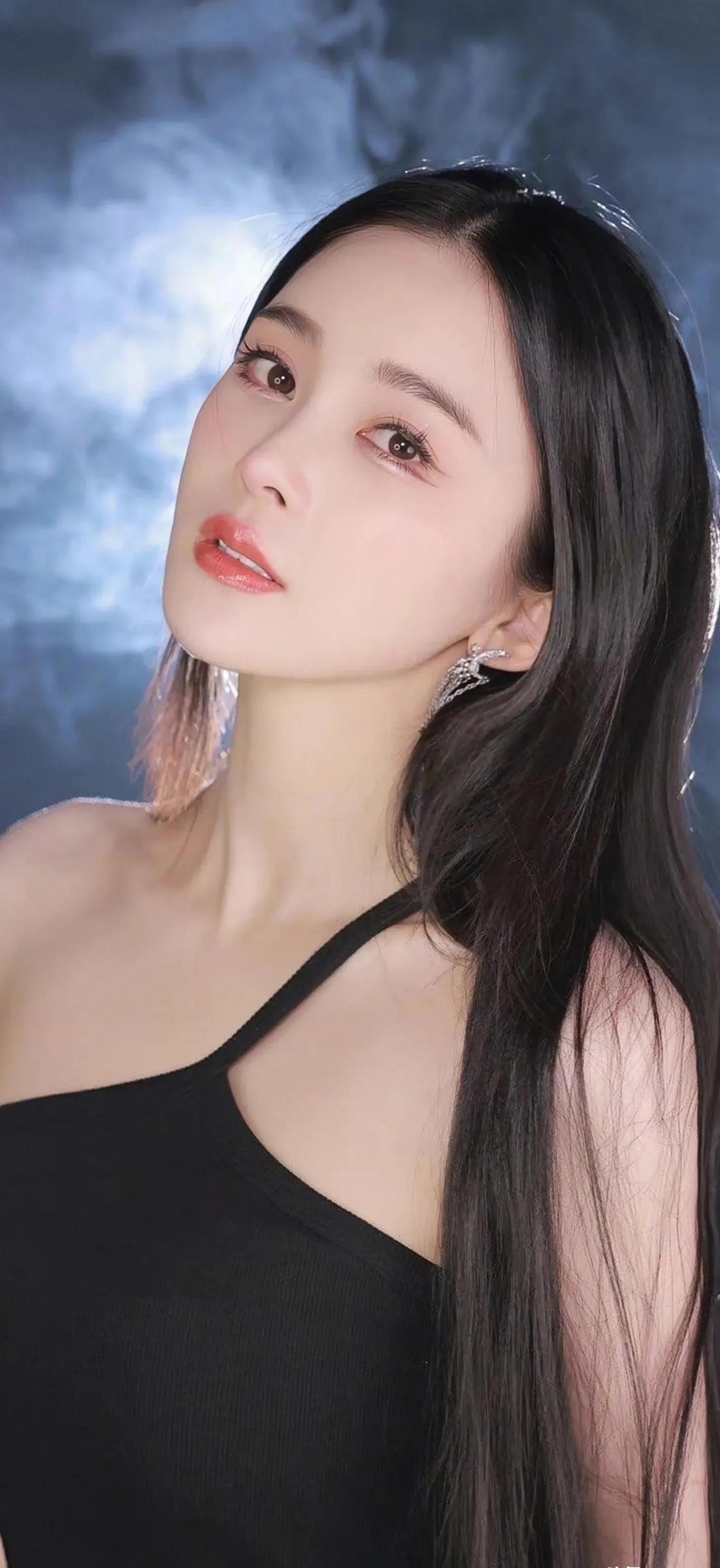 Appreciation of celebrity pictures: pure and beautiful Zhao Yingzi - iNEWS