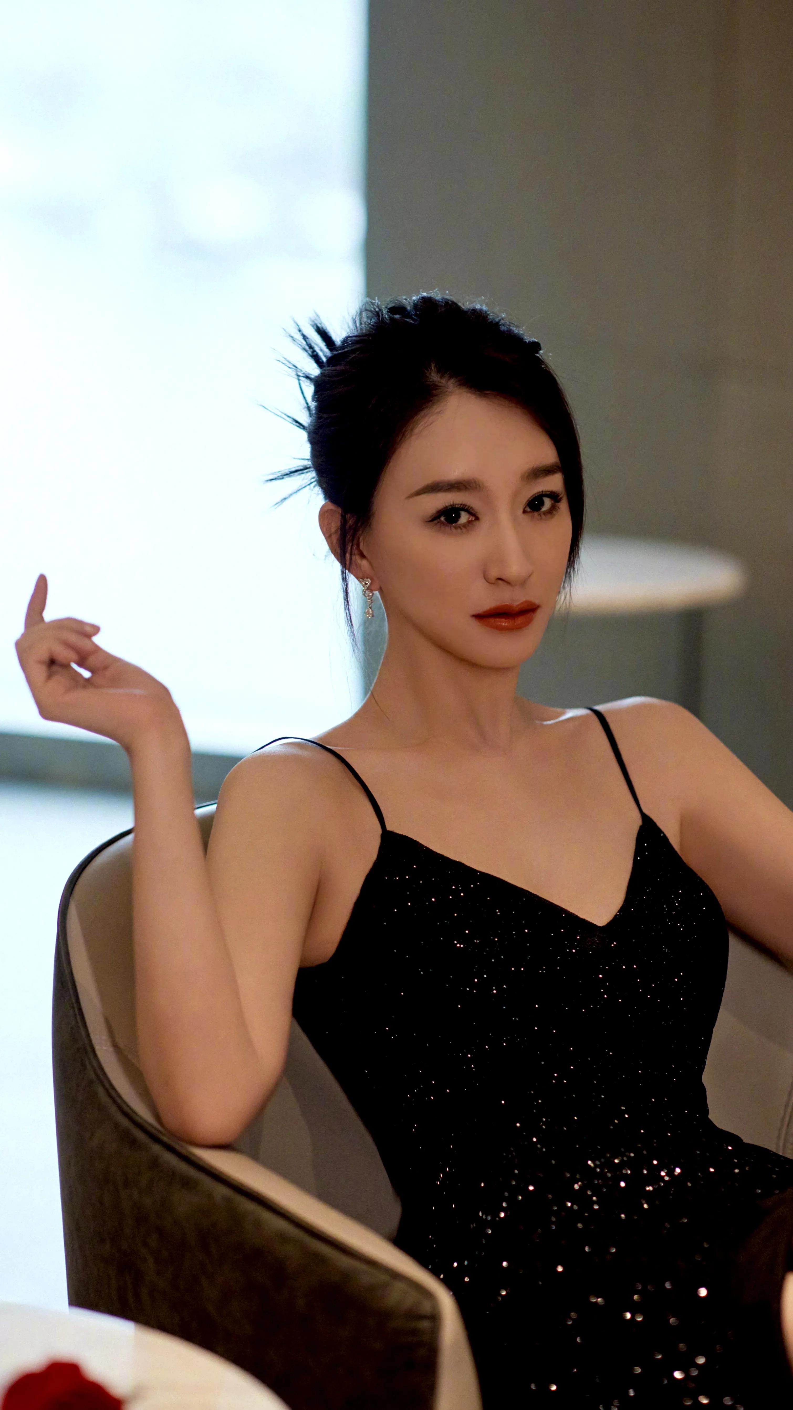 Li Xiaoran's exquisite atlas elegant and charming on May 04, 2023 - iMedia