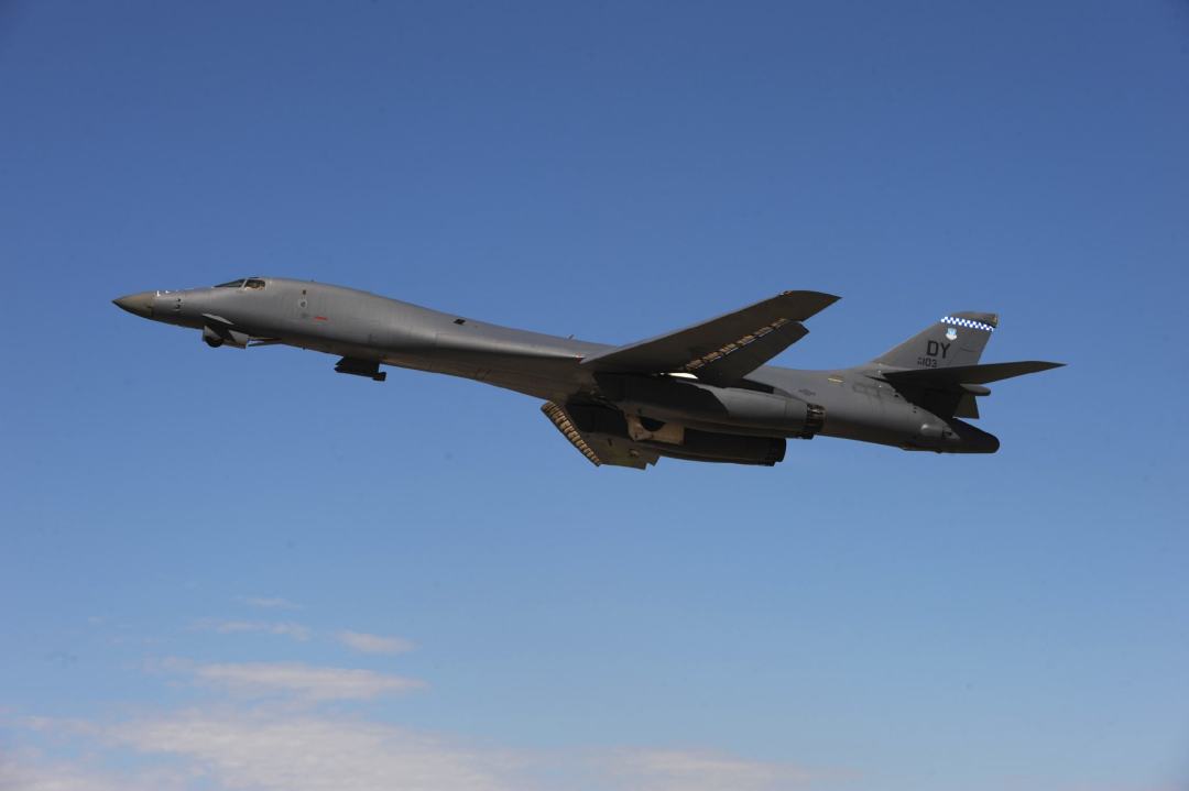Lancers: U.S. military B-1B strategic bomber - iNEWS