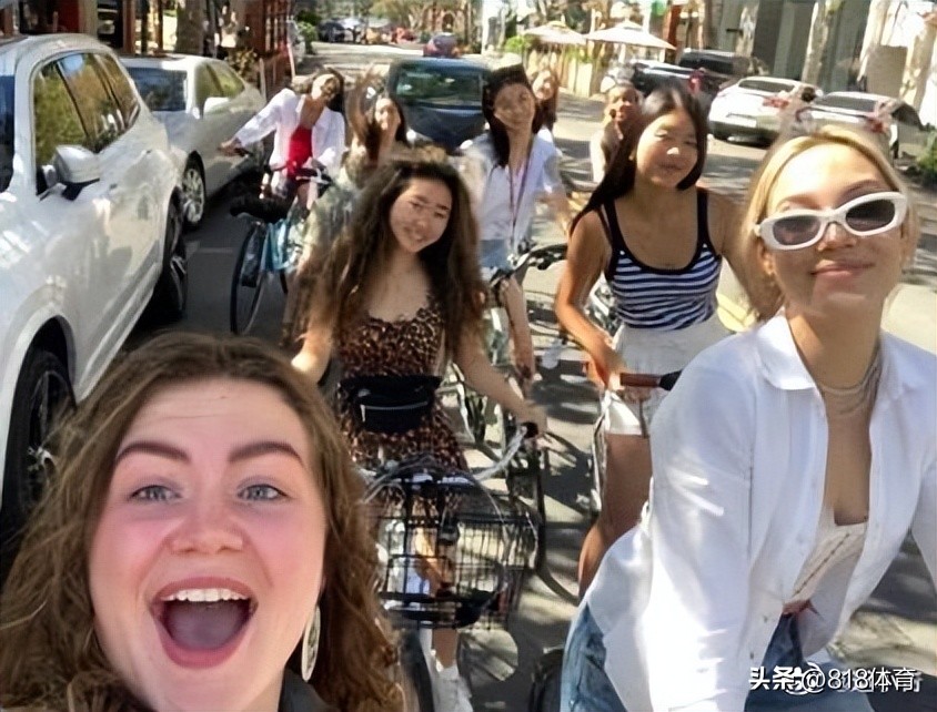 Noodles! Gu Ailing took 8 female classmates to Stanford for afternoon ...