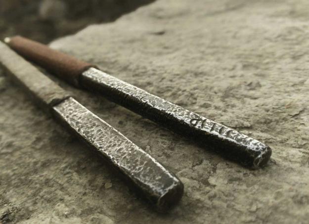 Do you know the method of rubbing steel rods against stones? This is a ...
