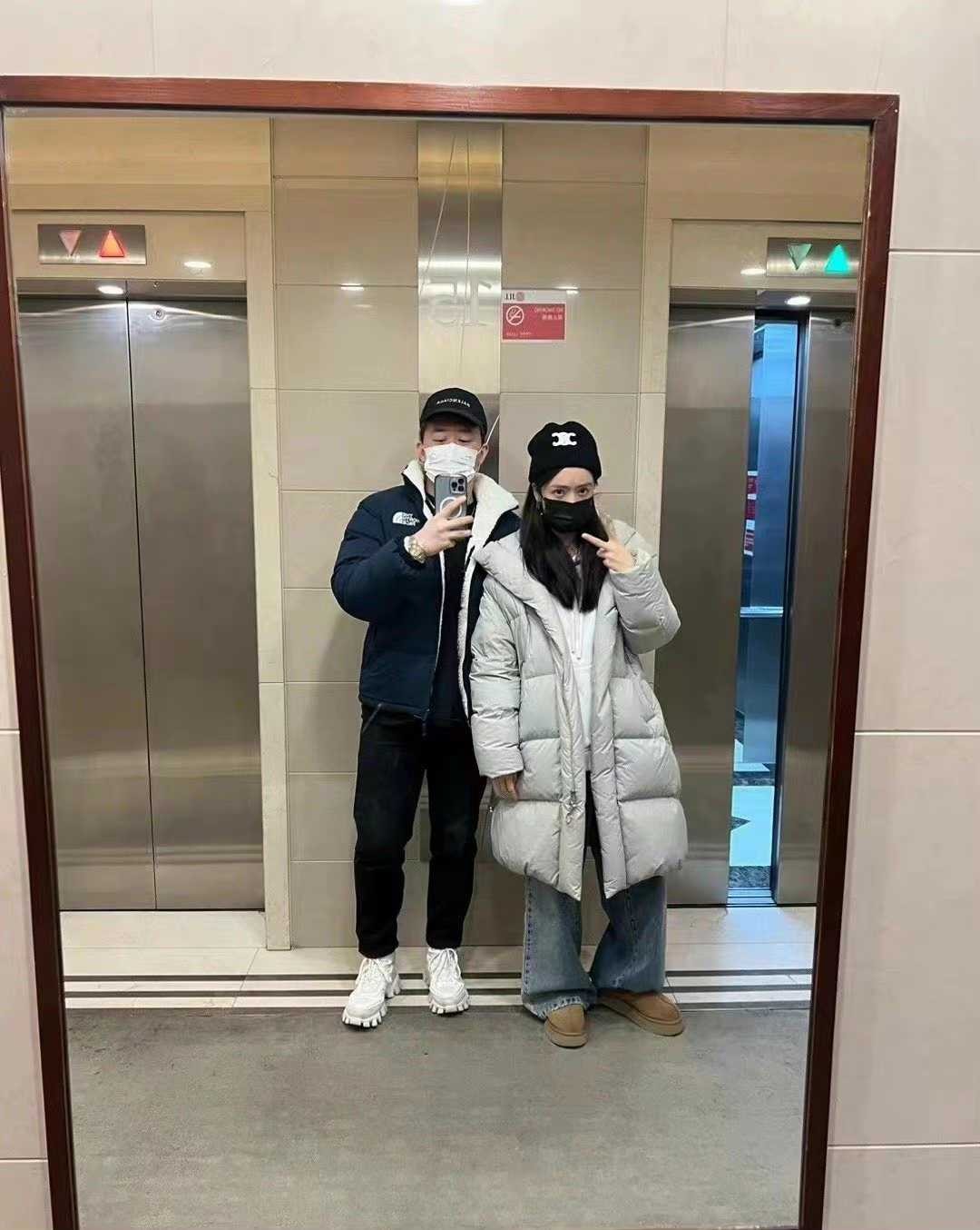 Producer Liu Wenyang posted an intimate photo with Cai Wenjing, suspected of revealing their ...