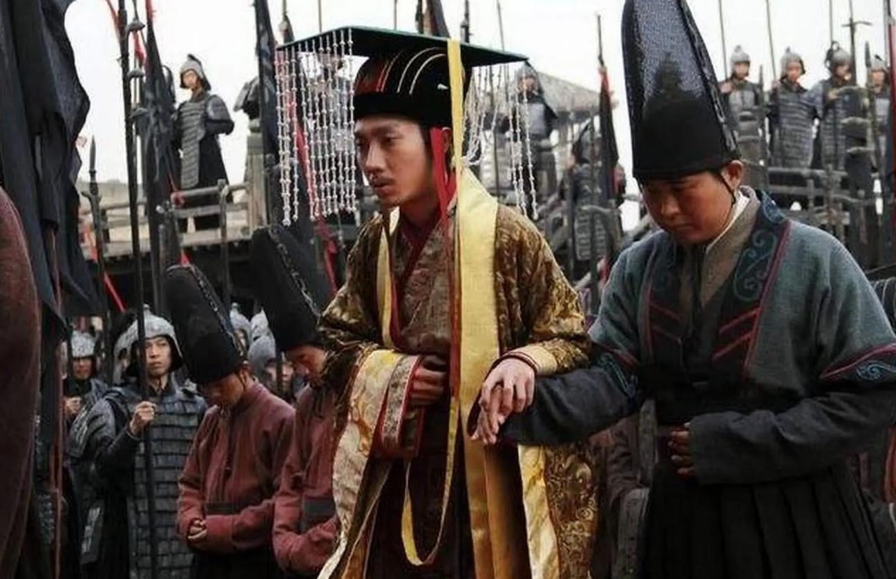 After the Eastern Zhou Dynasty moved the capital, it became a puppet in ...