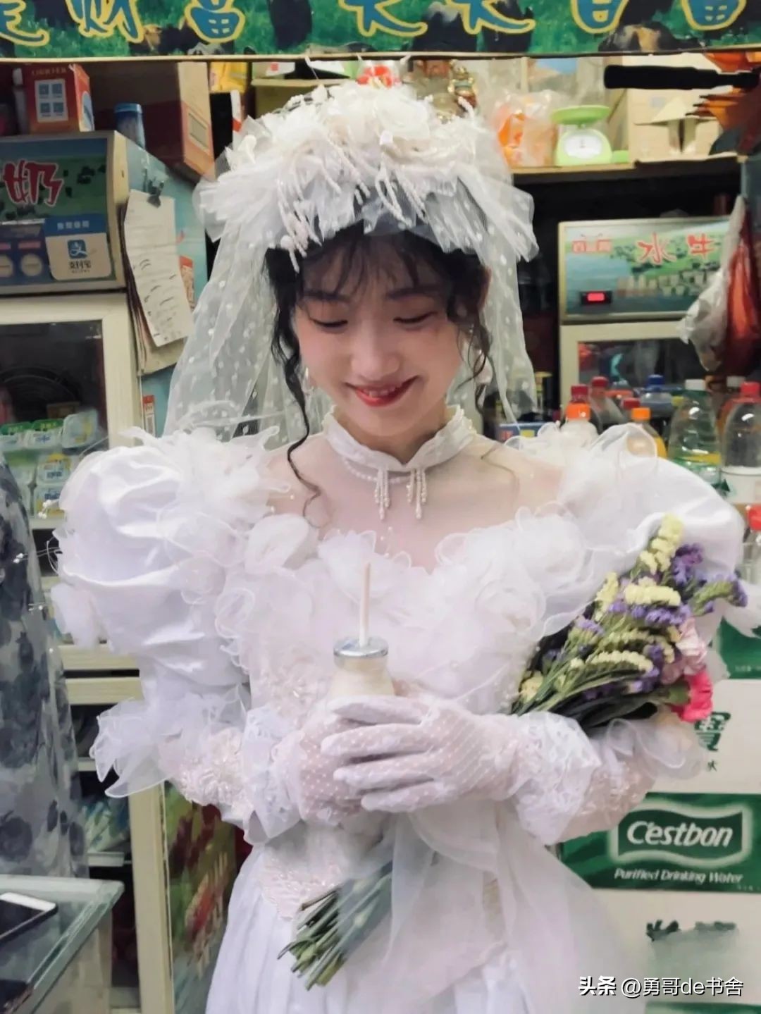 How did the bitter look on Li Qin's face disappear overnight? - iNEWS