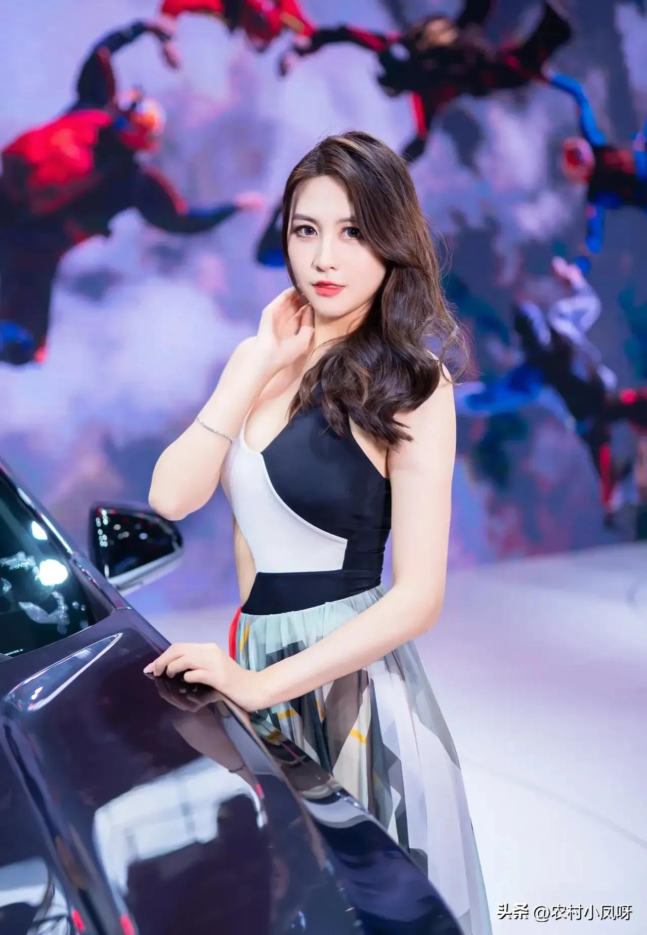 Ye Kaiwei, the most beautiful car model - iNEWS