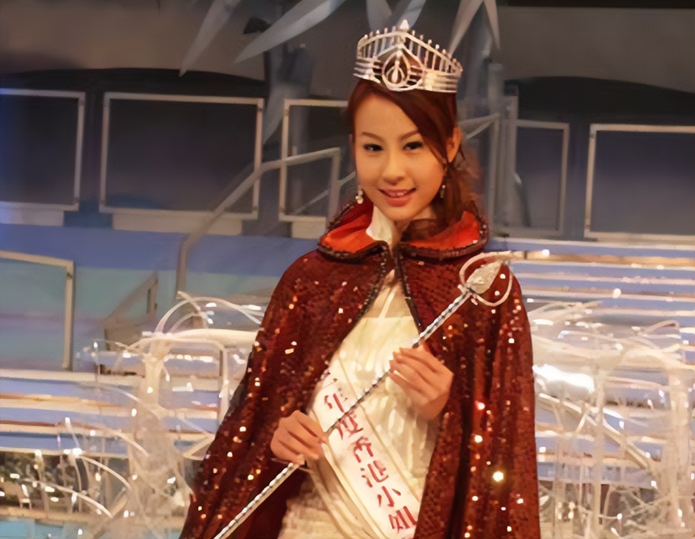 Zhu Lingling played badminton with a group of Hong Kong sisters - iNEWS