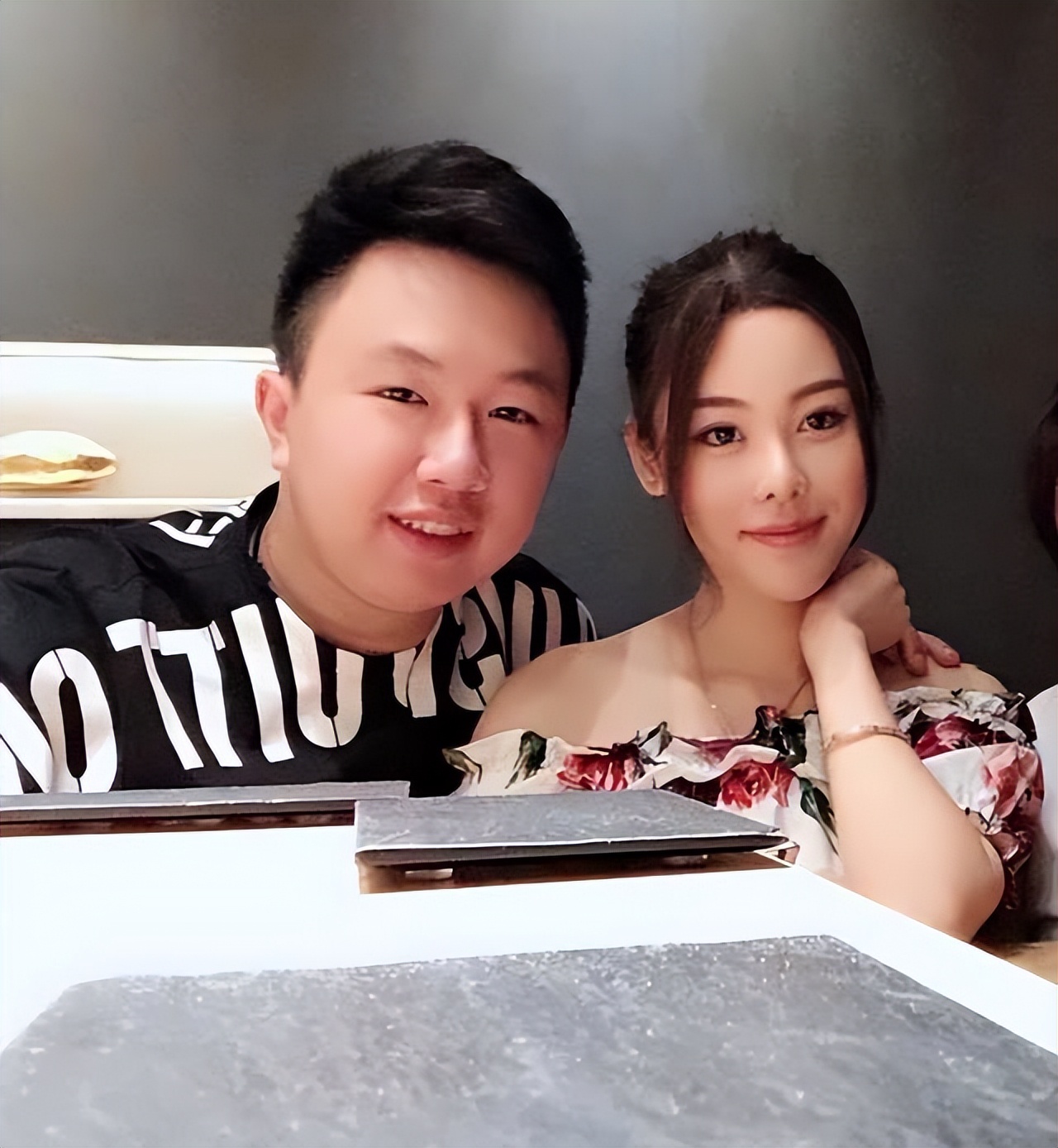 Tan Zai sent Cai Tianfeng to the crematorium: holding the photo of Cai ...