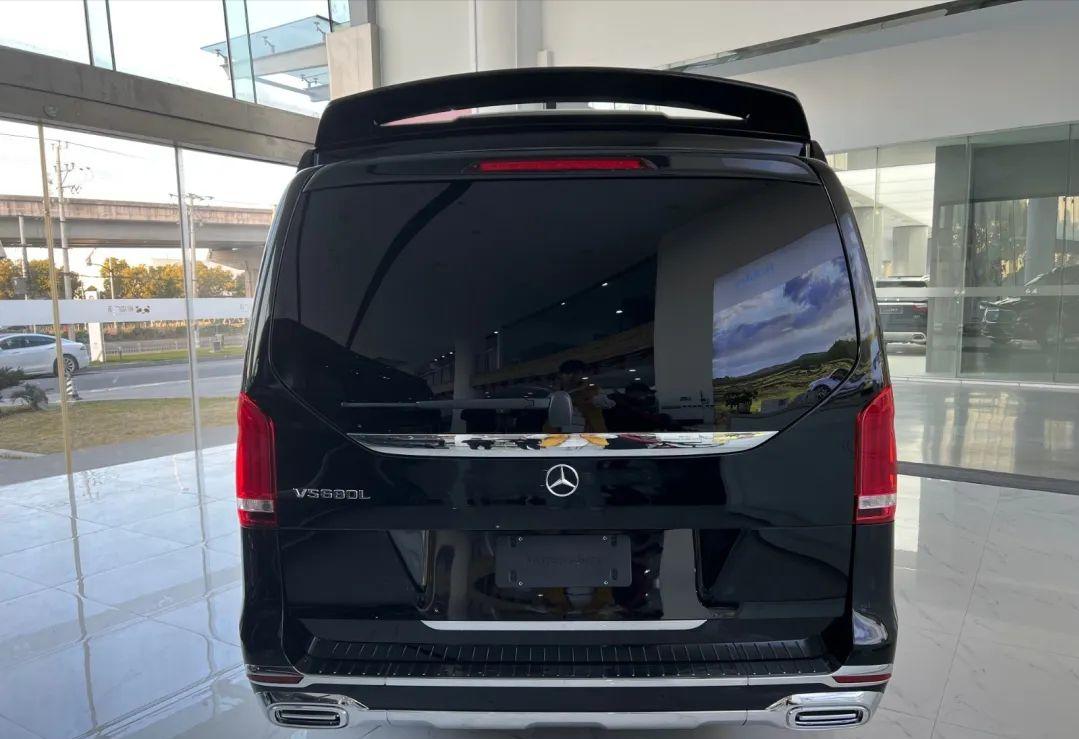 22 models of Mercedes-Benz Vito, high-top Maybach version, such a ...
