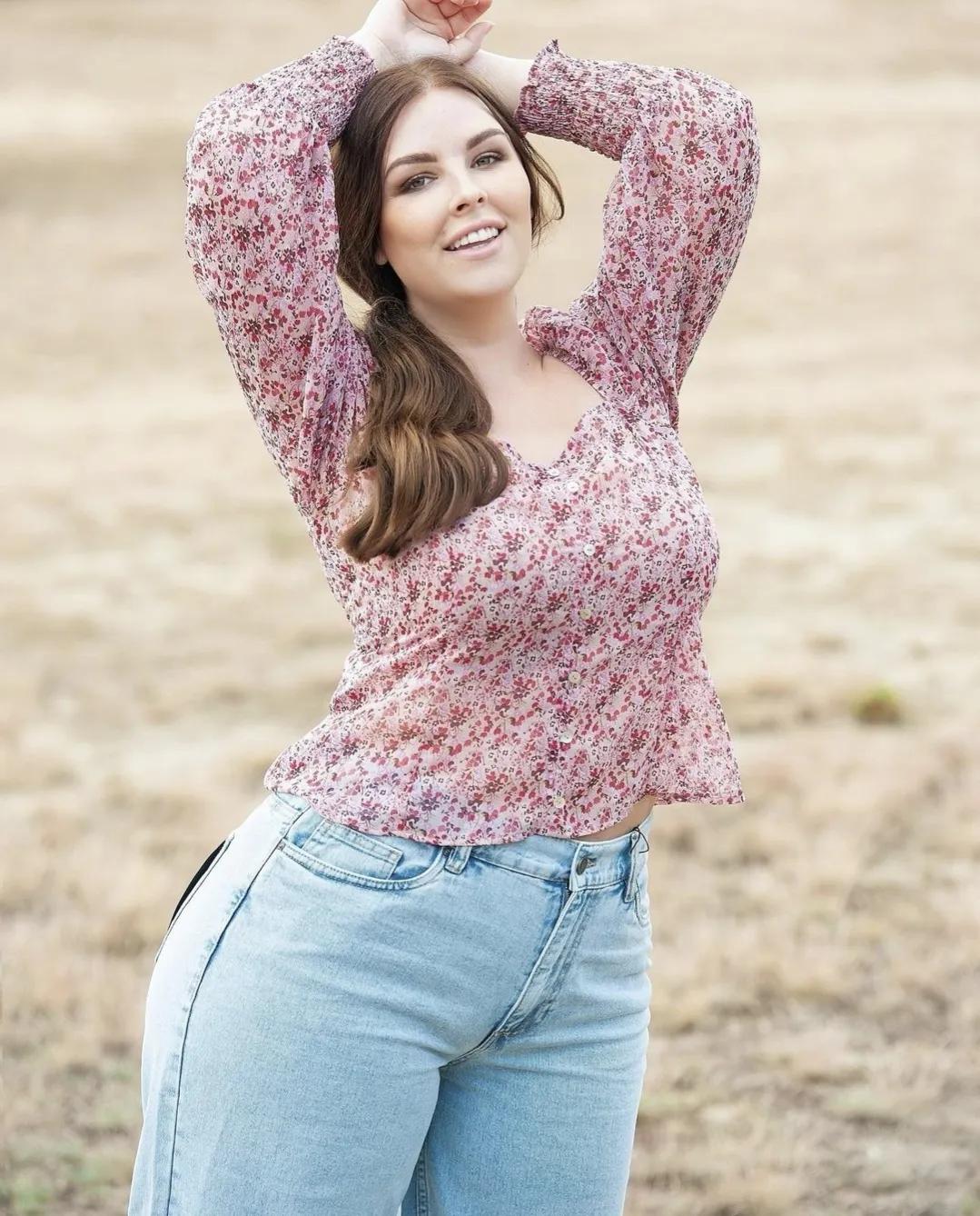 Angel face devil figure, plus size goddess: Sharon Grobben - iNEWS
