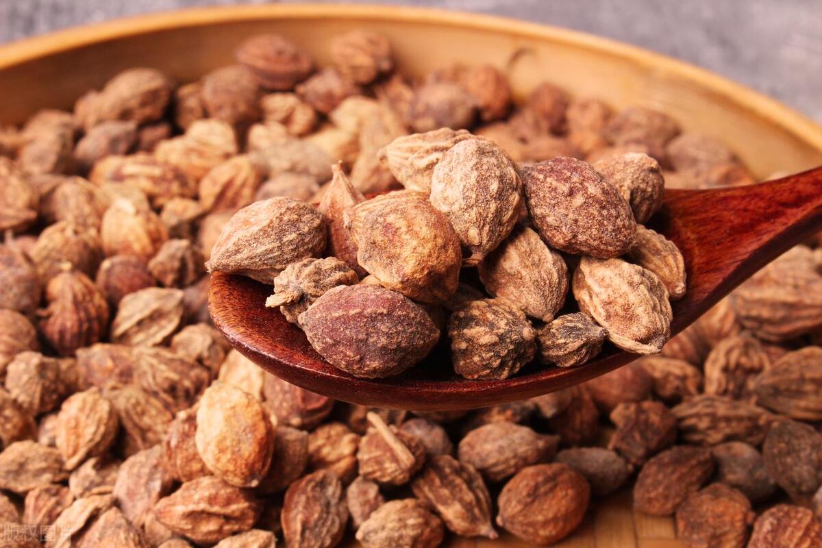 Prostatitis, clammy and cold scrotum, warming yang orally + dispelling ...