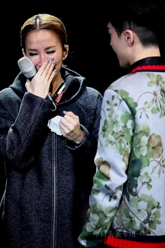 On the 5th day after Coco Lee's death, her stubborn dignity was torn to ...