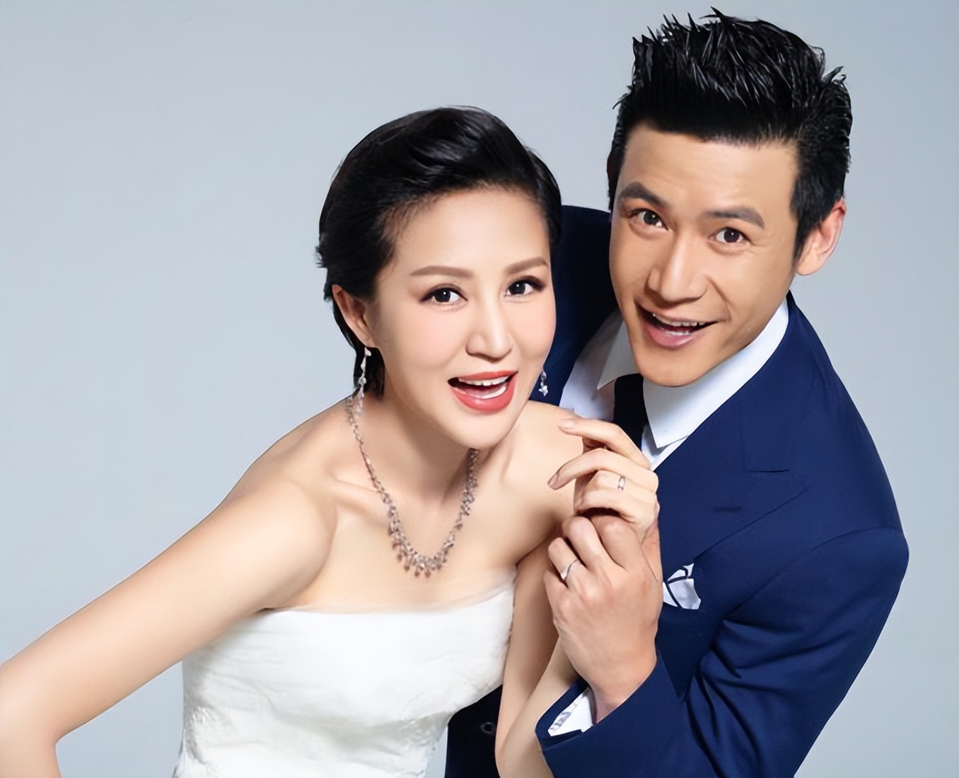 Lu Yi celebrates Bao Lei's 47th birthday! The two kissed generously in ...