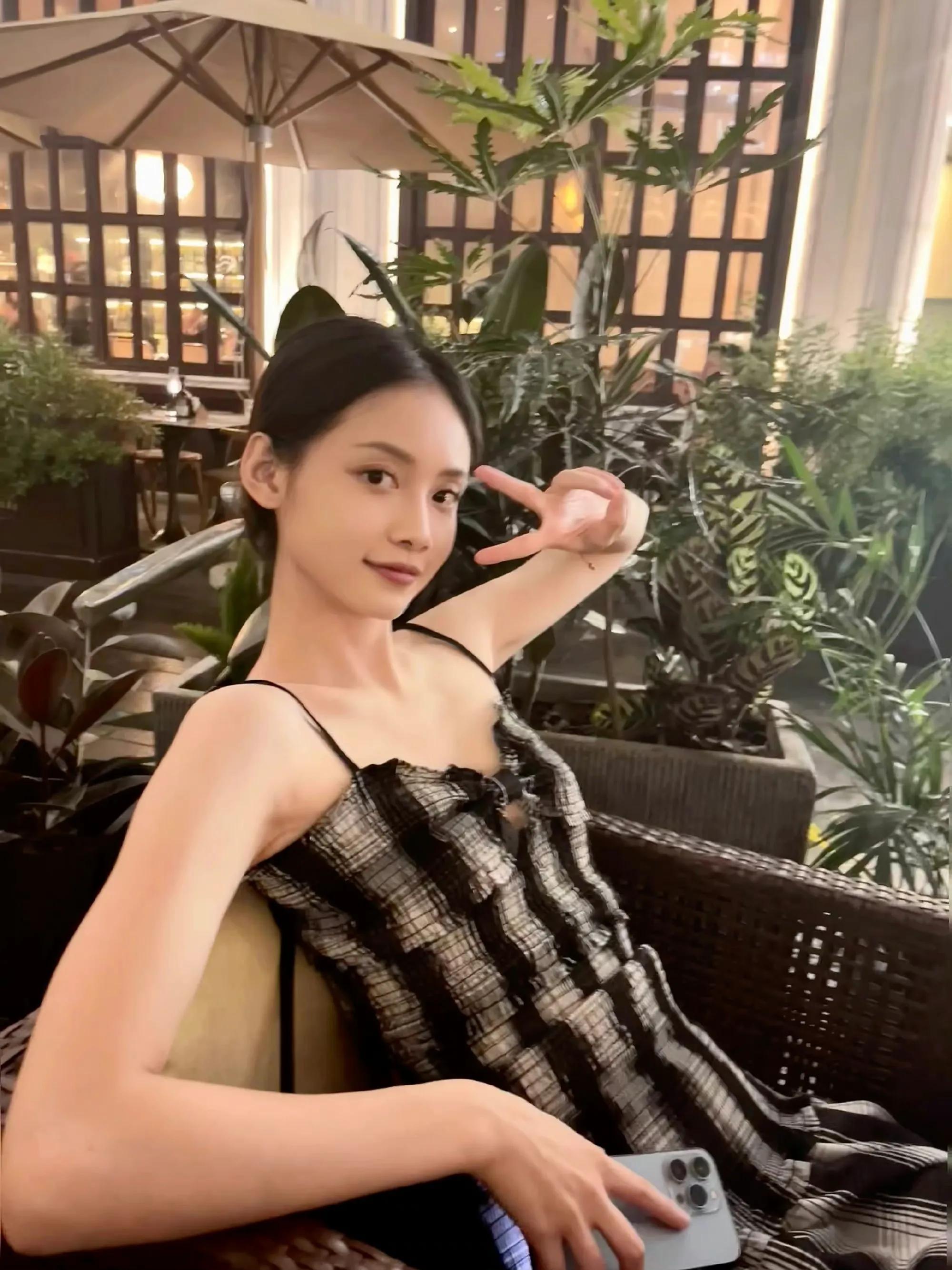 Sun Yihan's beautiful picture - iNEWS