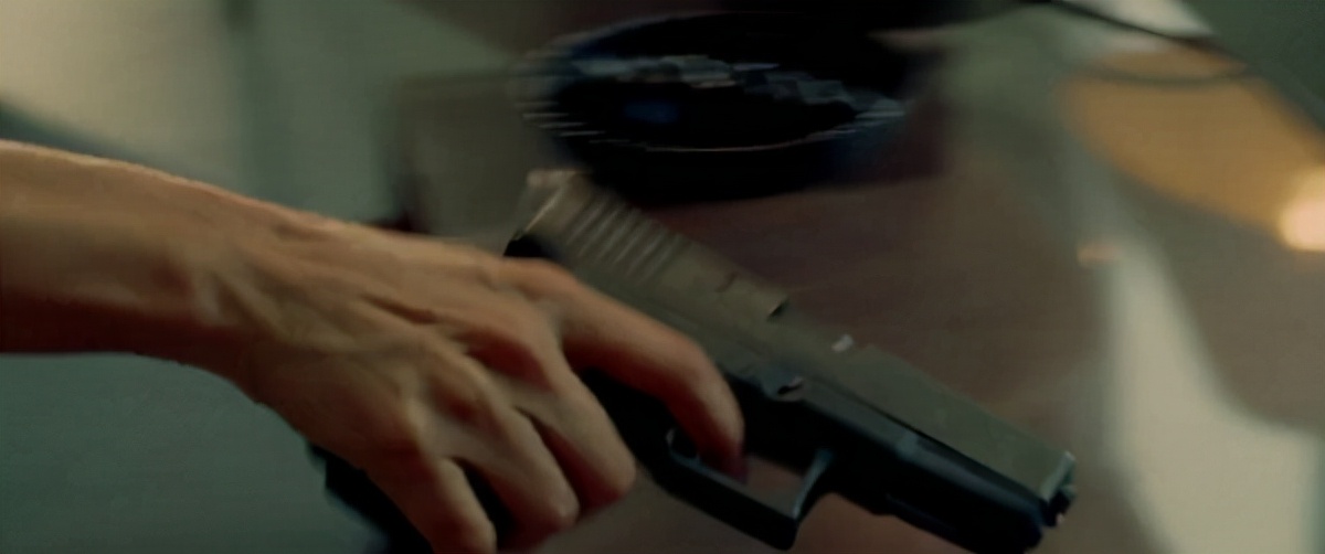 The classic action gun battle movie "Brave Action" firearms inventory ...