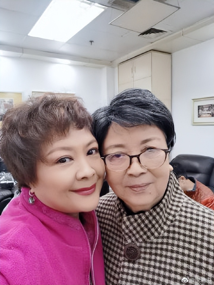 81-year-old "Aunt Kang" Huang Jinshang: She stayed with Kang Bo all her ...